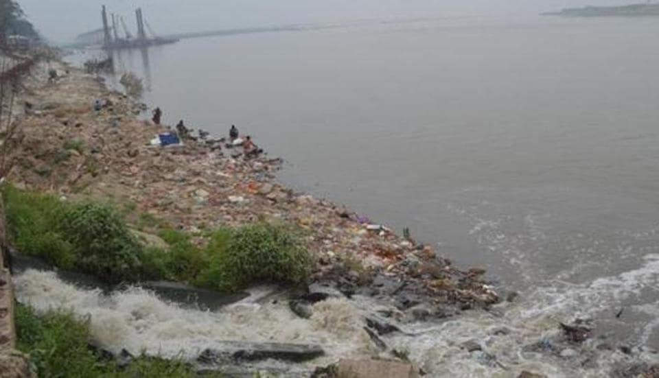 Ganga water moderately polluted at most stretches, says CPCB | Latest ...