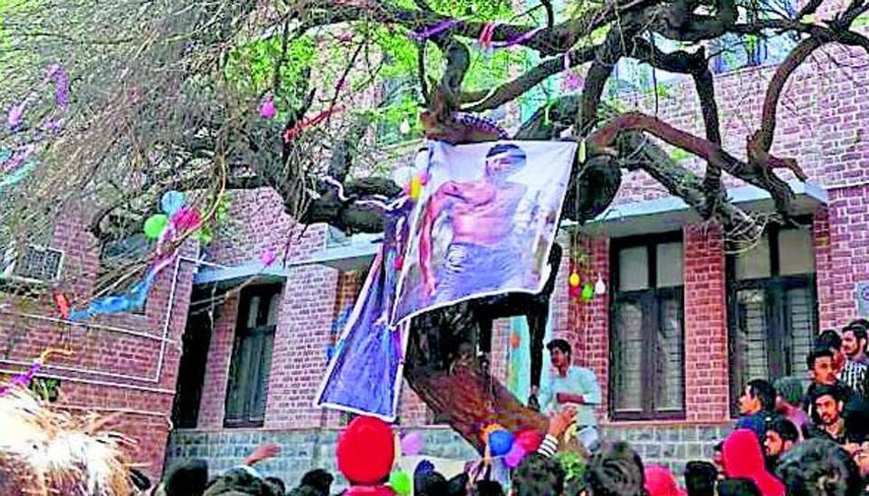 DU students call for end to Hindu College’s customary ‘virgin tree ...