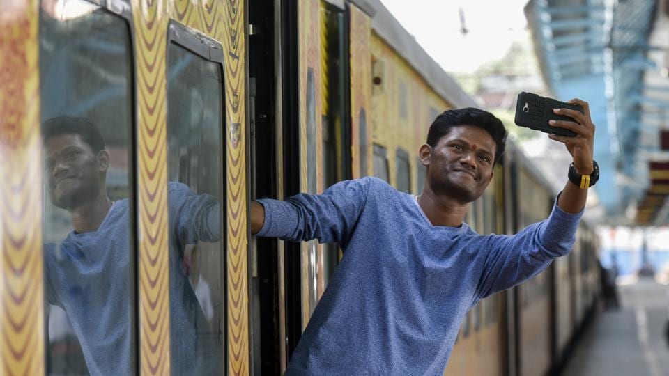 Man electrocuted, minor injured trying to take selfie on train roof in ...