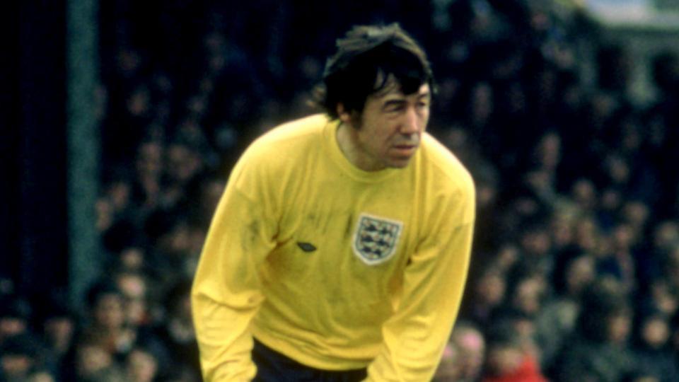 England World Cup-winning goalkeeper Gordon Banks dies | Football News