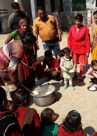 Ghazipur SP enrolls daughter in Angadwadi Centre | Hindustan Times