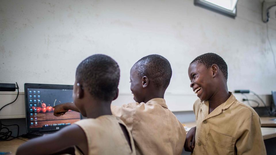 Photos: Travelling classroom bridges digital divide in Benin ...