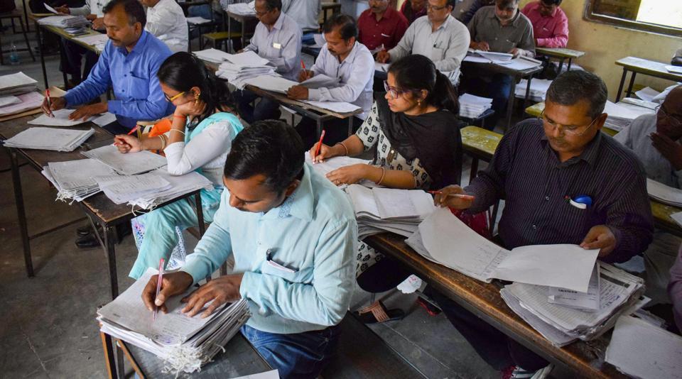 UP Board frowns as teachers flout mobile ban at evaluation centres ...