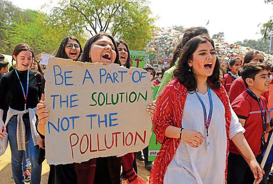 Gurugram students protest inaction on key climate promises | Hindustan ...