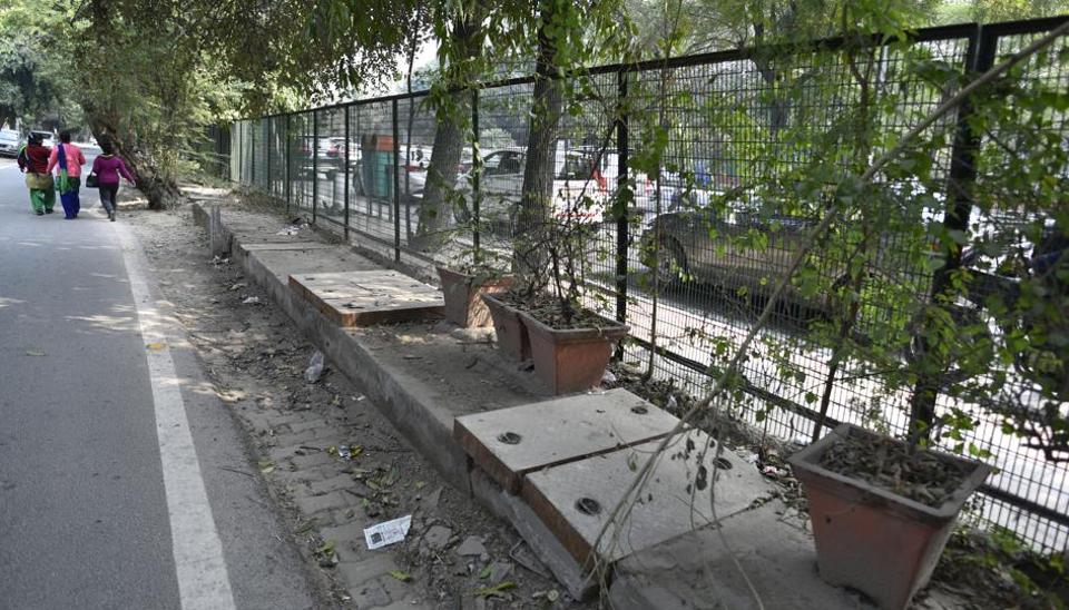 With barrier-free footpaths, DU is a pedestrian’s dream | Latest News Delhi