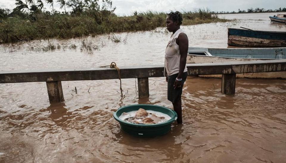 ‘Lots of dead’, ‘water full of snakes’: Africa cyclone survivors ...