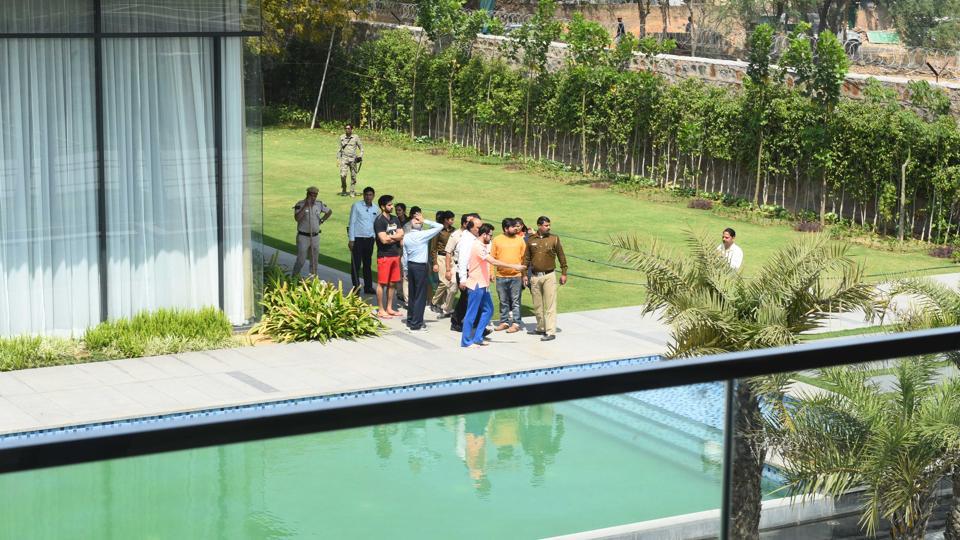 South Delhi civic body seals 15 farmhouses in Delhi’s Vasant Kunj ...
