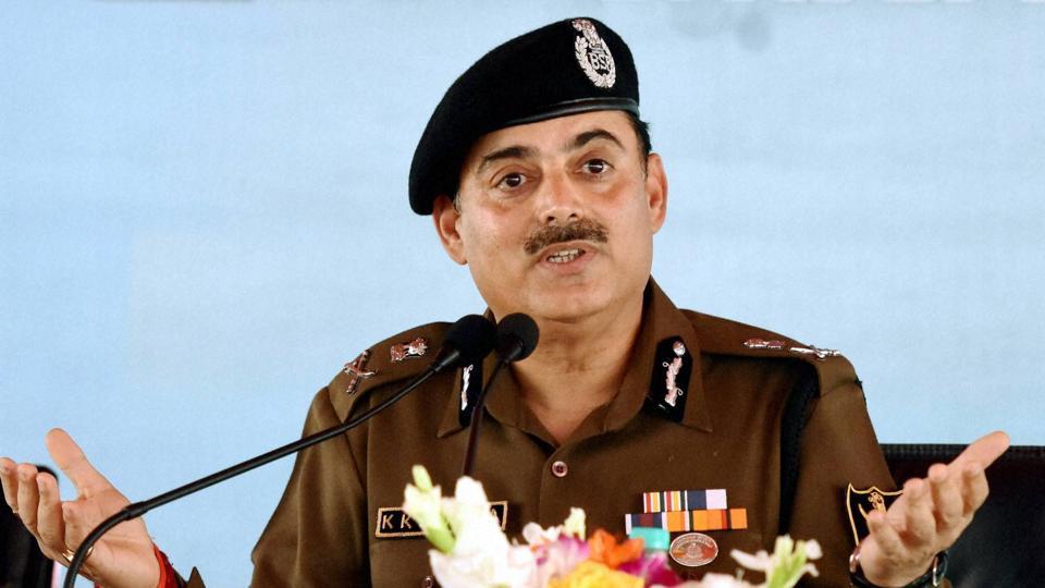 EC special police observer shifted out of Bengal after Mamata, Left ...