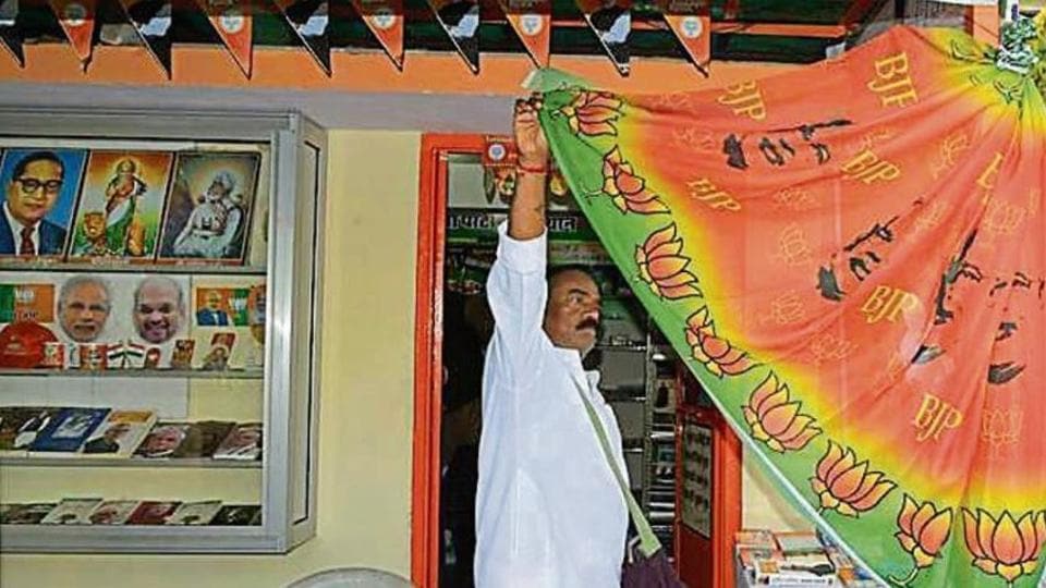 PM Modi inspired sarees a big hit this election season | Fashion Trends