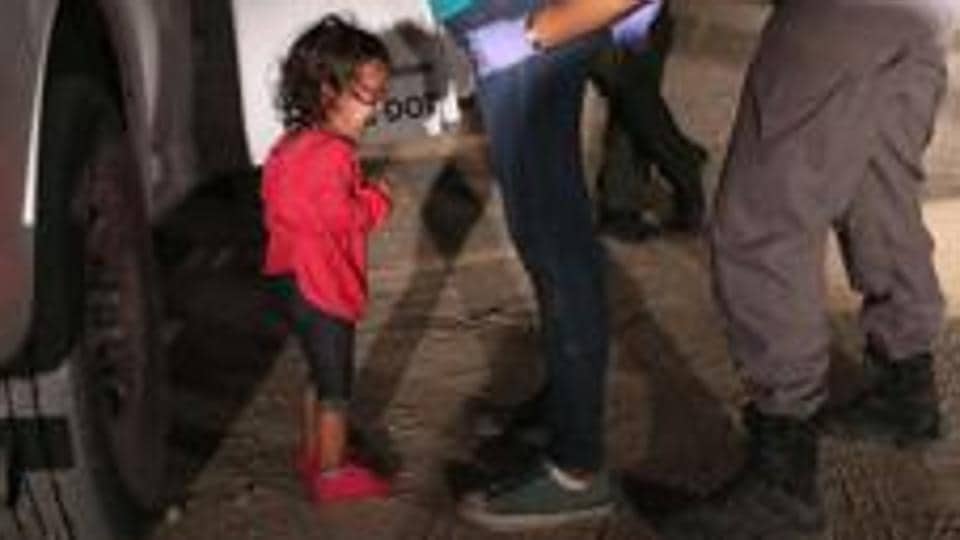 Image of crying toddler on US border wins World Press Photo Award ...