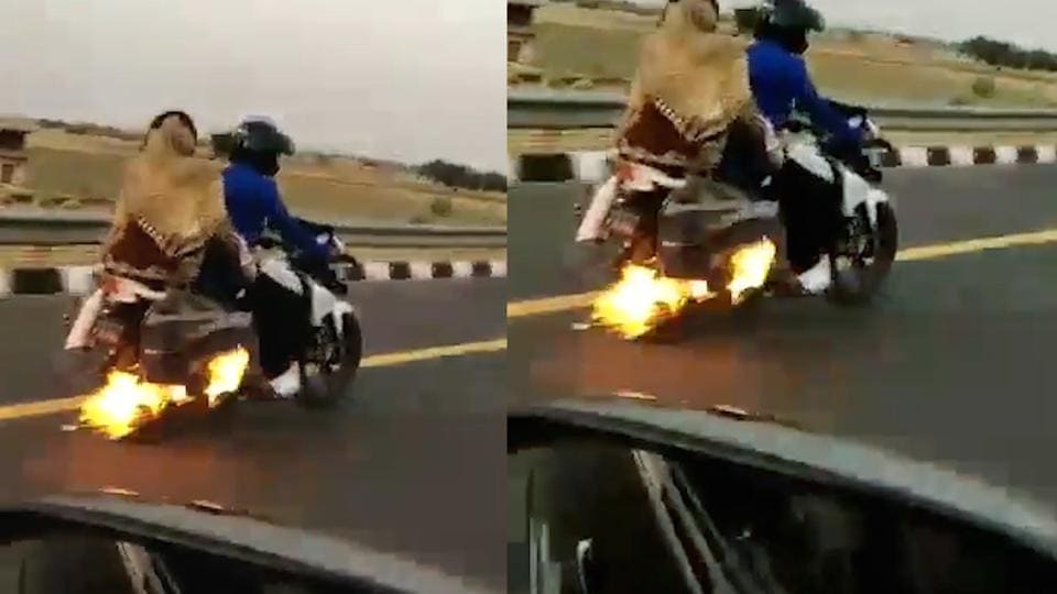 UP Police prevents tragedy, chases bike caught on fire | Hindustan Times