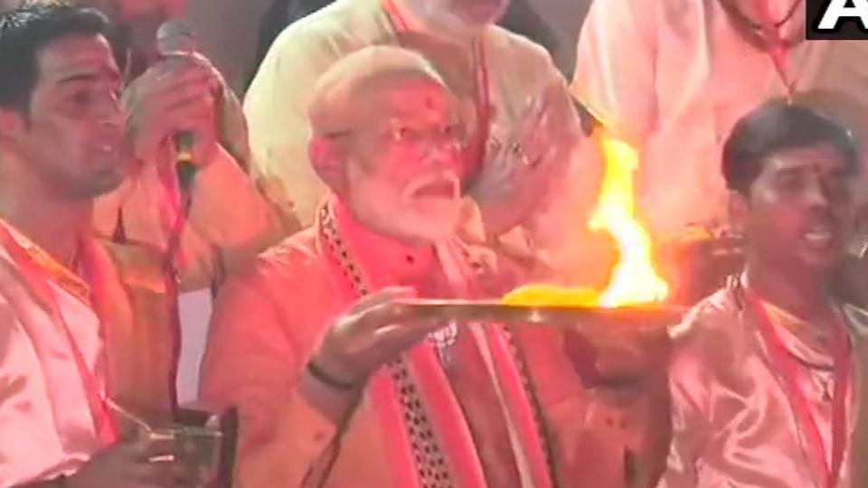 PM Modi performs Ganga aarti after Varanasi roadshow; nomination on ...