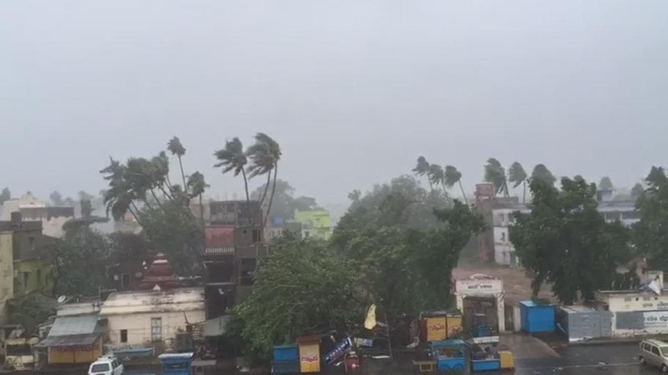 Cyclone Fani: Severe storm strikes Odisha, over 1 million evacuated ...