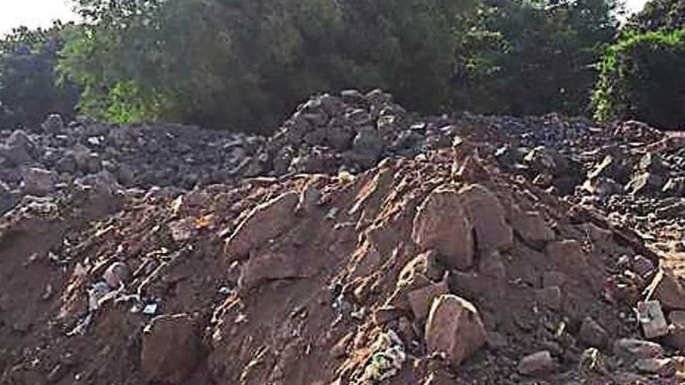 PMC checks rubble dumping on Ram Nadi riverside - Hindustan Times