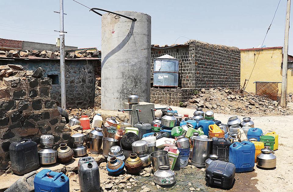 Citizens skip bathing, washing of clothes in drought-hit Beed ...