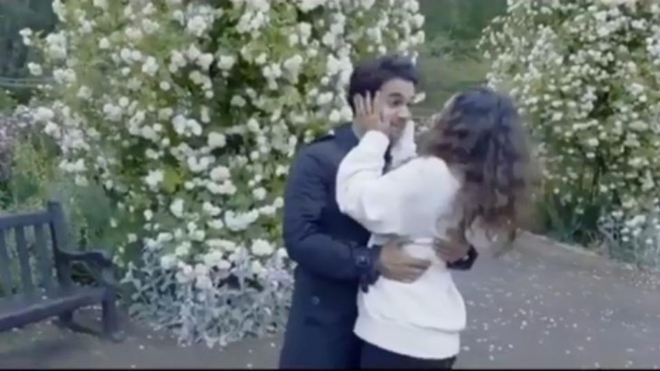 Rajkummar Rao, Patralekhaa recreate Shah Rukh Khan-Kajol’s train scene ...