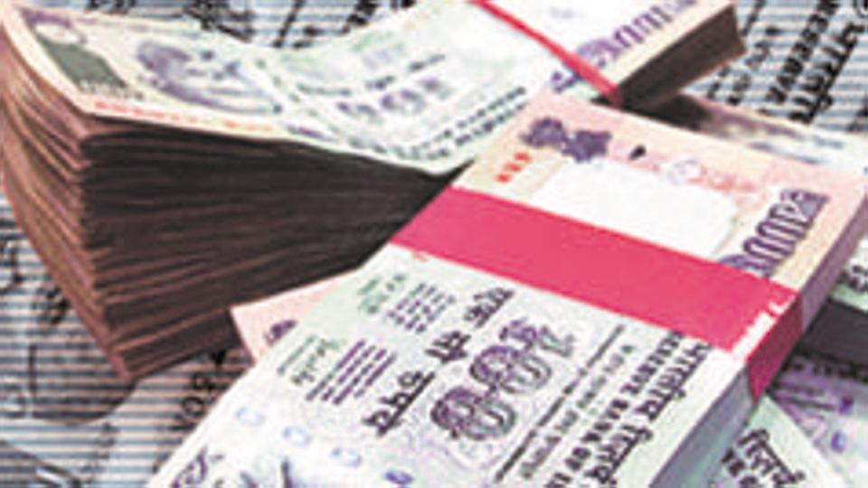 Rupee slips 11 paise to 69.61 vs USD in early trade | Hindustan Times