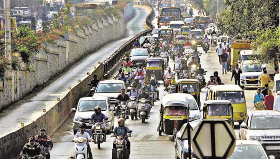 All vehicles now welcome on BRTS lanes in Pune | Hindustan Times