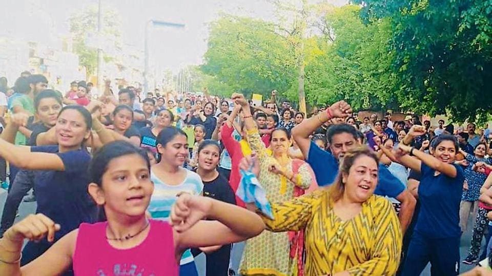 Raahgiri day: Mayor joins celebrations in Gurugram’s Sector 15 ...