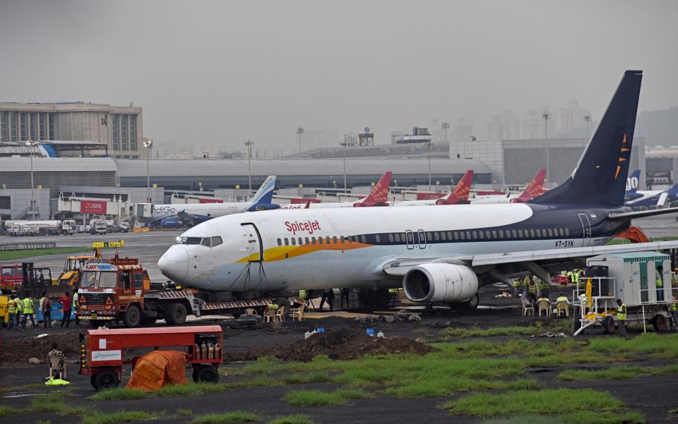 3 days on, SpiceJet aircraft still stuck at Mumbai airport | Mumbai news