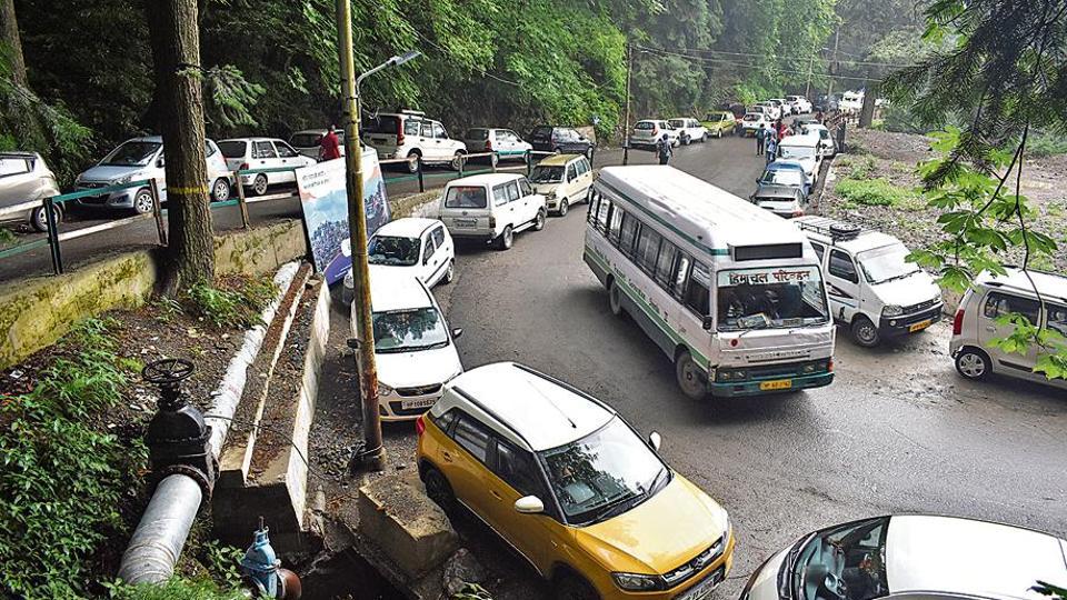 Traffic congestion, jams on Shimla roads due to shortage of parking ...
