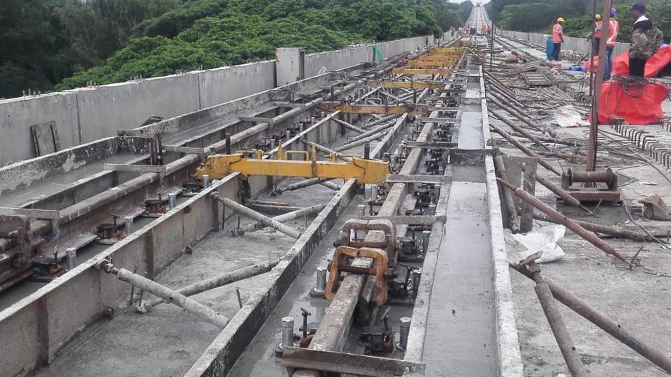 Laying tracks for Pune metro line begins | Hindustan Times