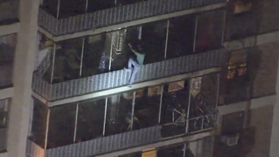 In true Spider-man style, man scales down 19-storey building to escape ...