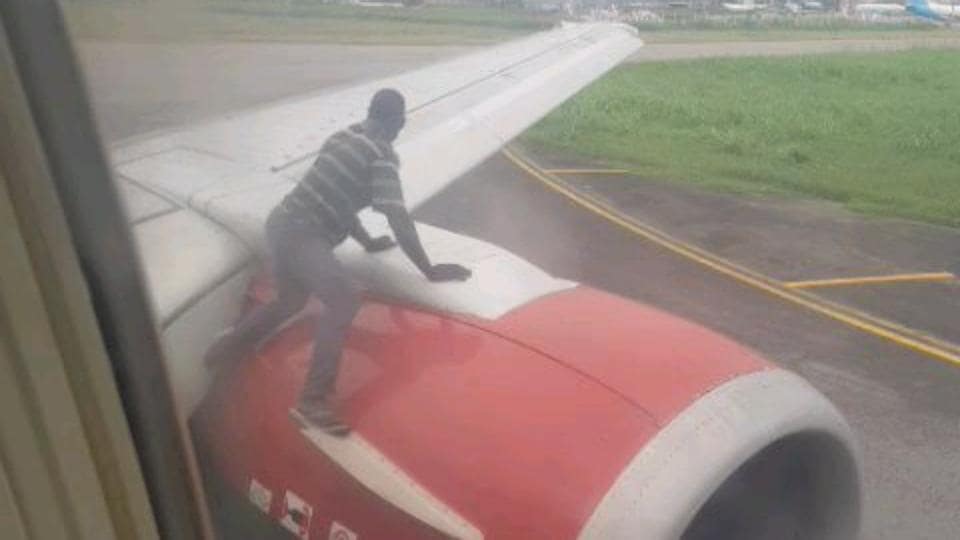 Man climbs on plane’s wing moments before takeoff. Watch bizarre video ...