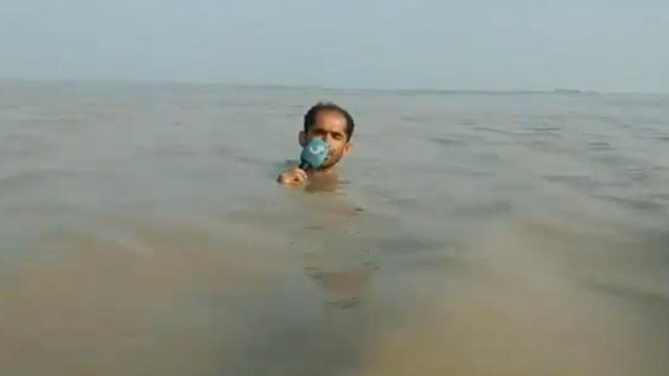 Pakistani reporter’s ‘neck-deep’ analysis of flood goes viral | Trending