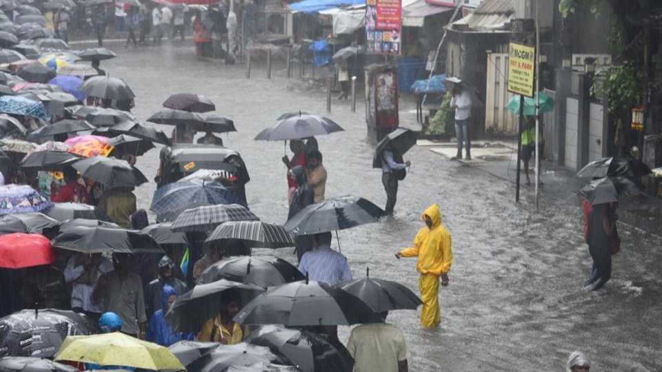 Travel only if necessary, Mumbai police issue advisory post heavy rain ...