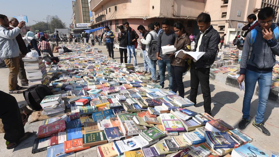 Sunday book market at Delhi’s Daryaganj shuts down | Latest News Delhi