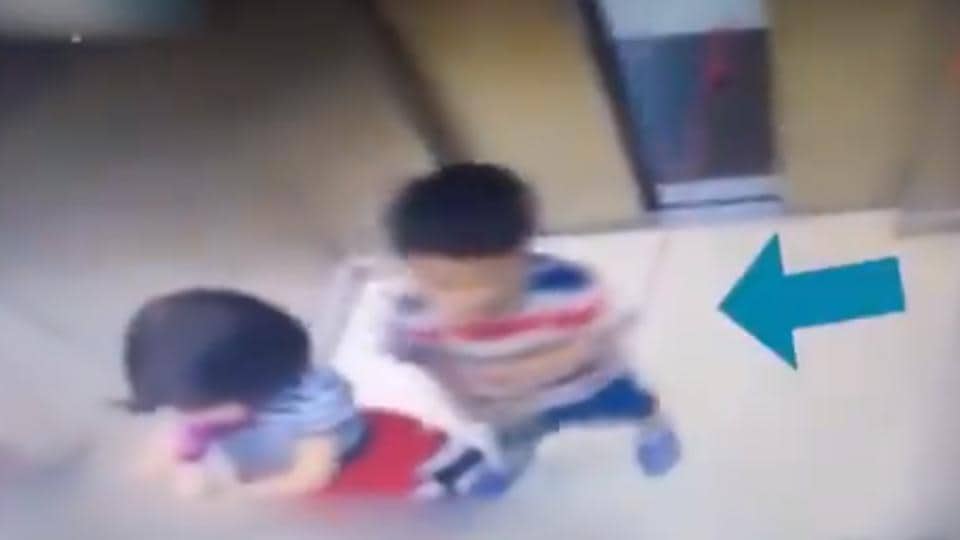 Watch: Rope gets trapped in lift’s door, hoists boy by neck. Sister’s ...