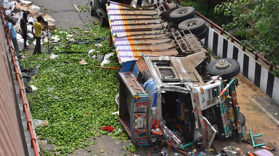 7 crushed to death in UP accident | Latest News India
