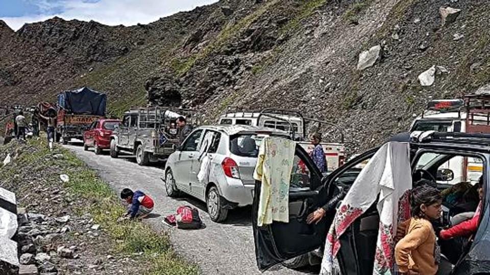 Himachal Prdaesh deploys buses, choppers to evacuate stranded tourists from Lahaul-Spiti ...