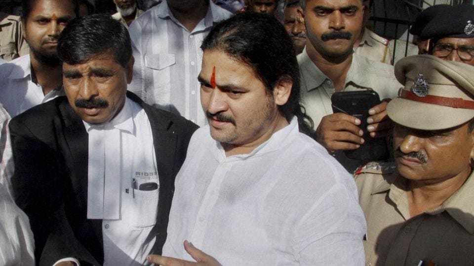 Pune court acquits Hindu Rashtra Sena president in extortion case ...