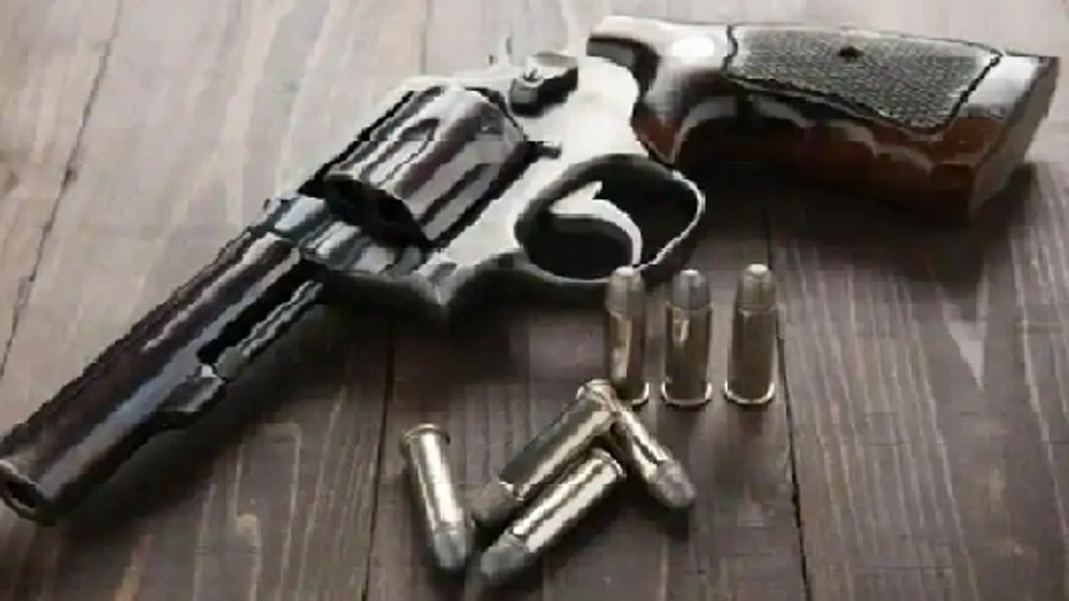 Two held at Uran with country-made pistol | Mumbai news
