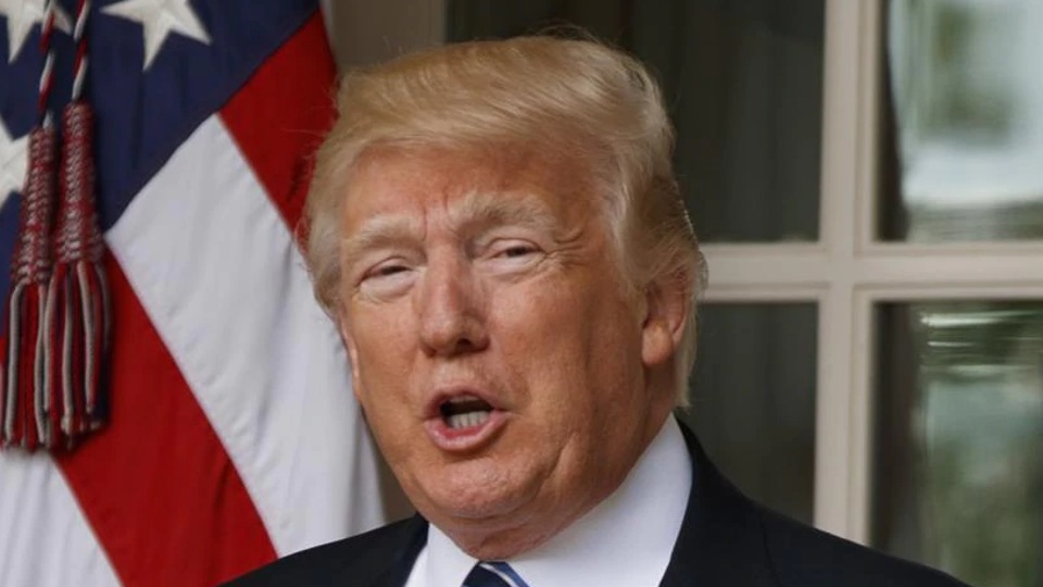 Donald Trump blames energy-saving bulbs for his orange hue. Twitter ...