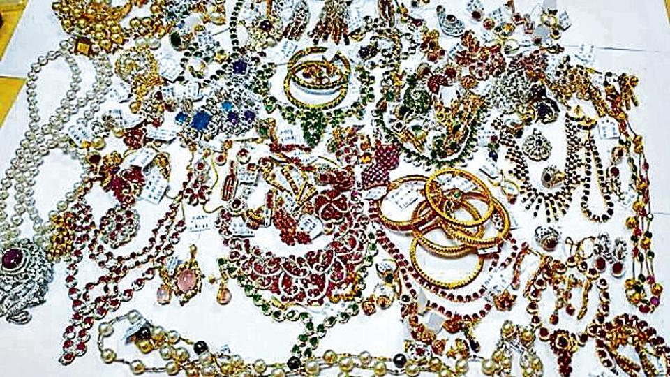 Customs seize gold worth Rs 1 crore at IGIA | Latest News India ...