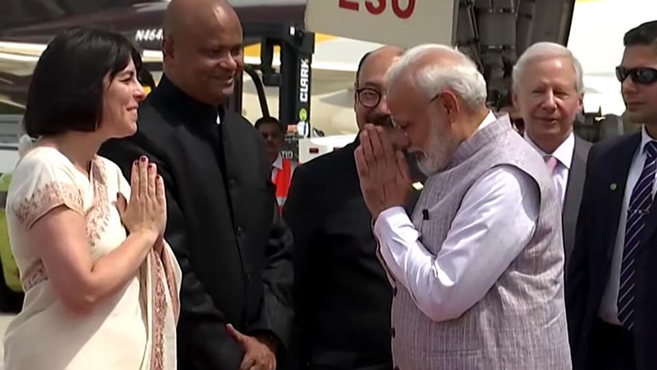PM Modi holding round table meeting with energy sector CEOs in Houston ...