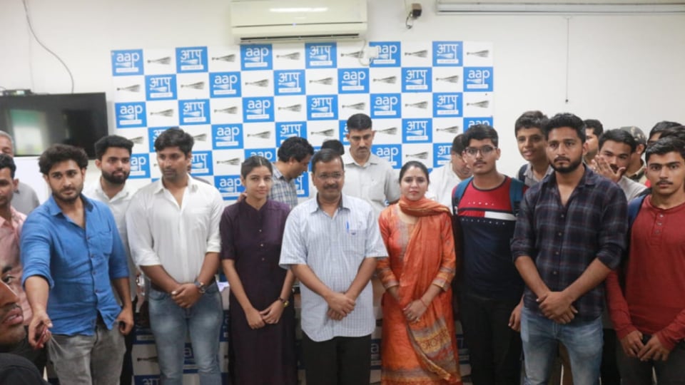 DU’s South Campus students join AAP’s student wing - Hindustan Times