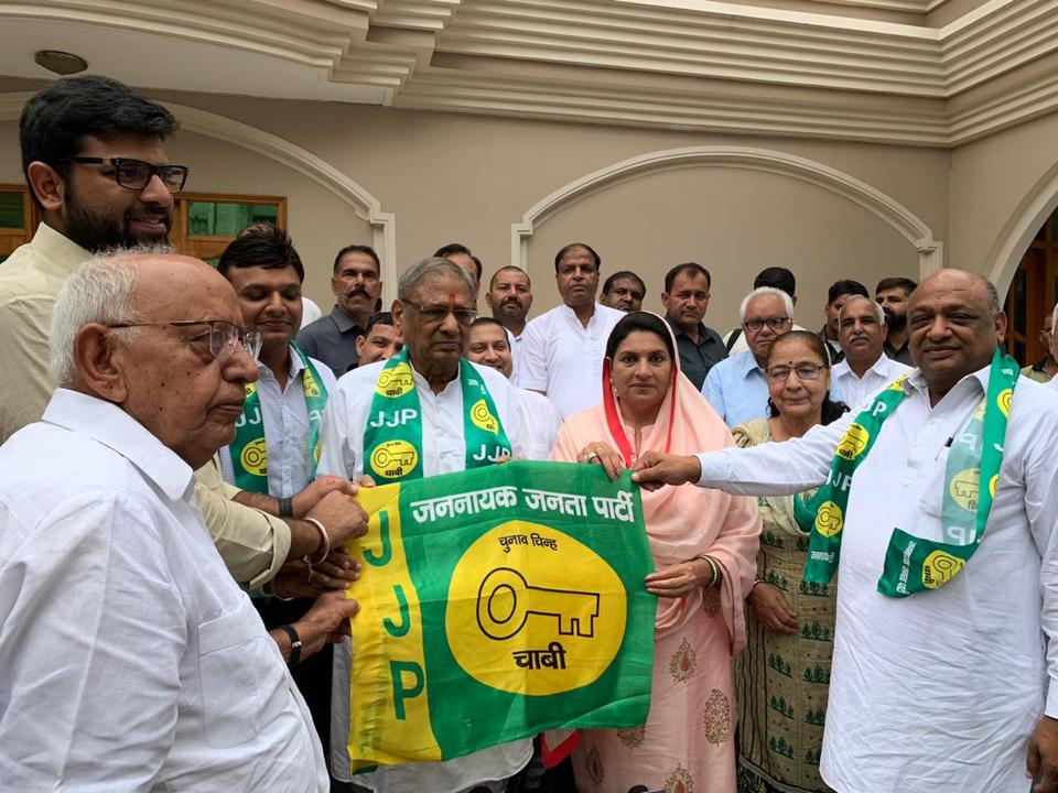 Former minister Mange Ram Gupta joins Jannayak Janta Party - Hindustan ...