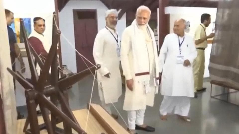 PM Modi pays homage to Mahatma at Sabarmati Ashram | Gandhi Jayanti ...