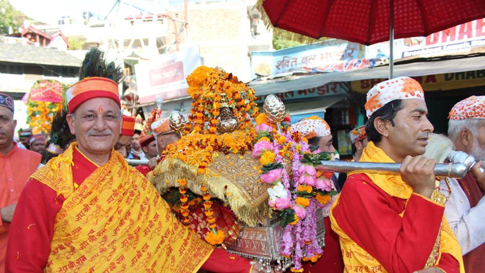 Kullu Dussehra: Police use drones to keep tab on crowds, drug peddlers ...