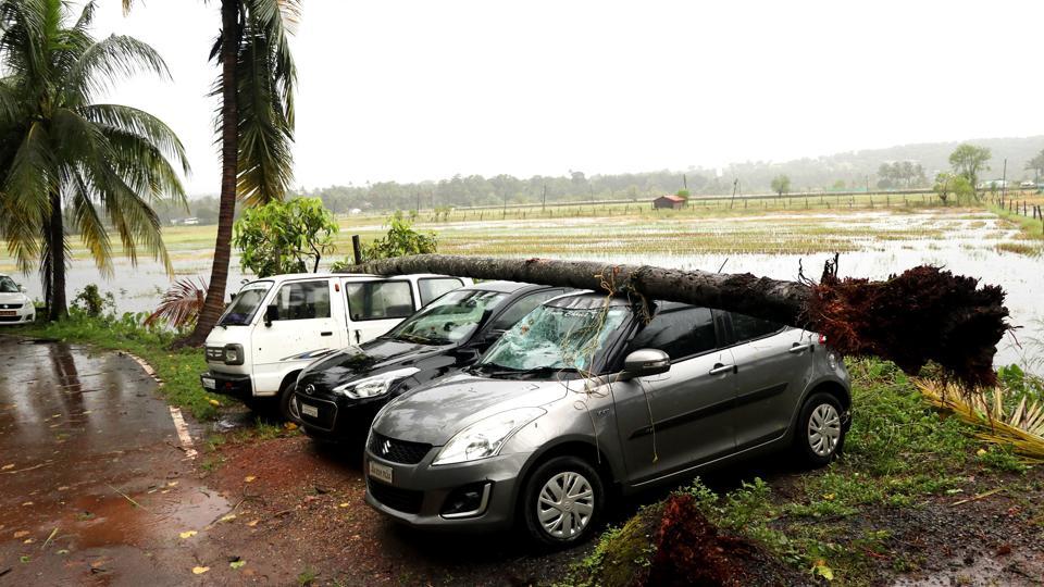 Cyclone Kyarr batters Goa, disrupts normal life | Latest News India