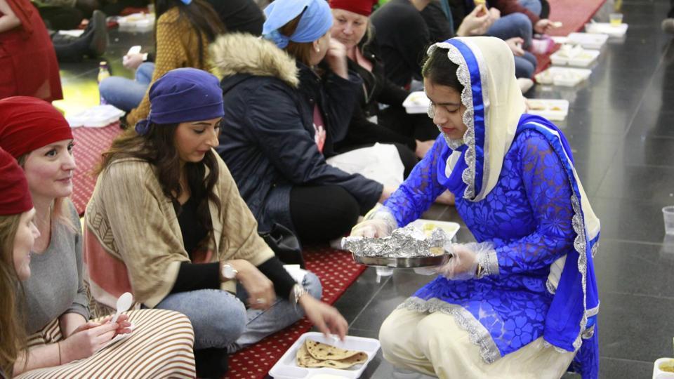 ‘Langar on campus’ for Birmingham City University students to mark Guru ...