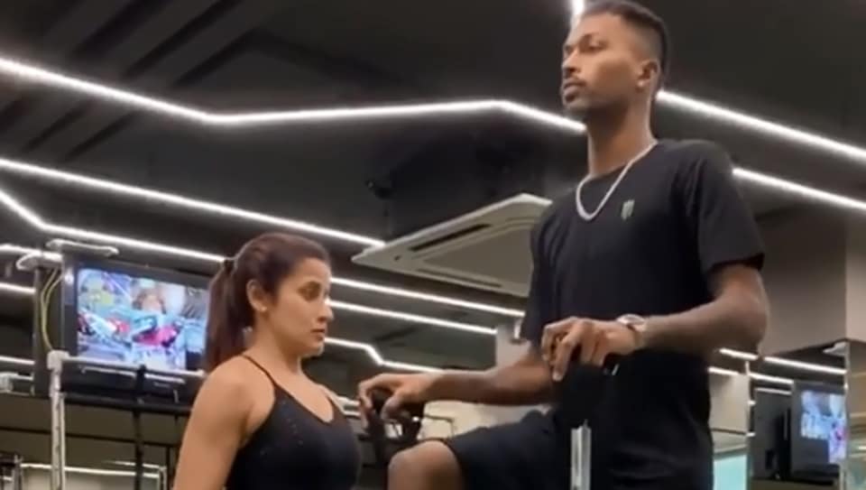 Hardik Pandya grinds it out at the gym after spinal surgery - Watch ...