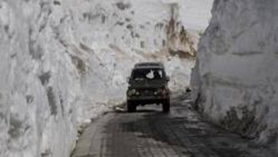 ‘LA’ number plates for Ladakh vehicles | Latest News India - Hindustan ...