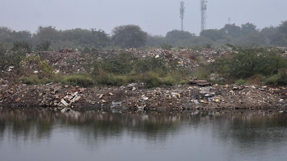 Remove abandoned vehicles, garbage from Udyog Vihar or face prosecution ...