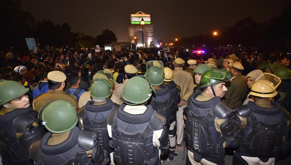 Student protests sweep campuses across country over police action at ...