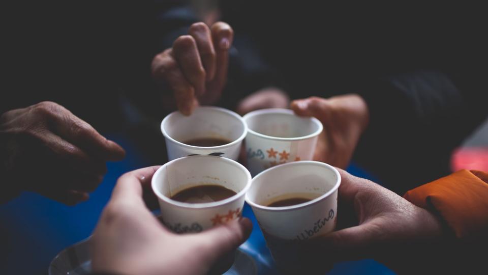 Drink your coffee then eat the ‘dishes’: Air New Zealand switches to ...